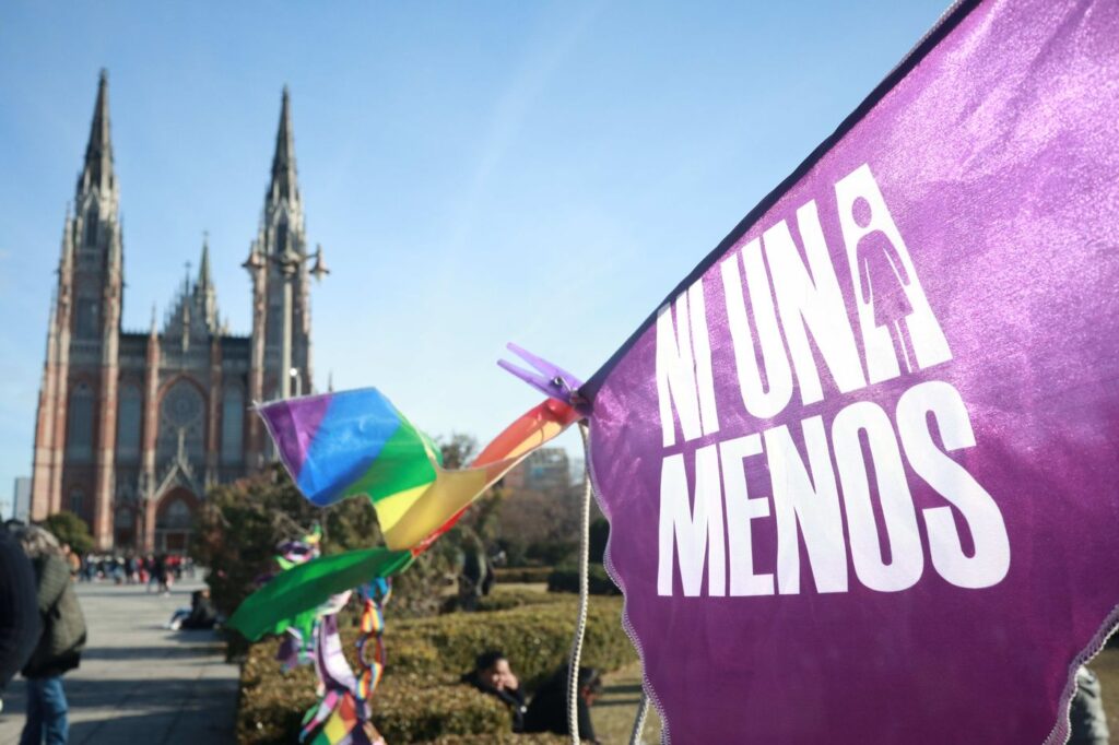 La Plata se pinta de violeta por una nueva marcha de Ni Una Menos ...